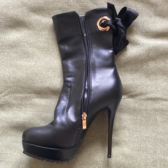 Fred | Shoes | Stunning Fred Never Worn High Heel Black 5 Above Ankle ...